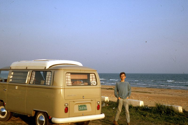 Hippie Van of the 1960s: 36 Amazing Photos That Capture People with ...