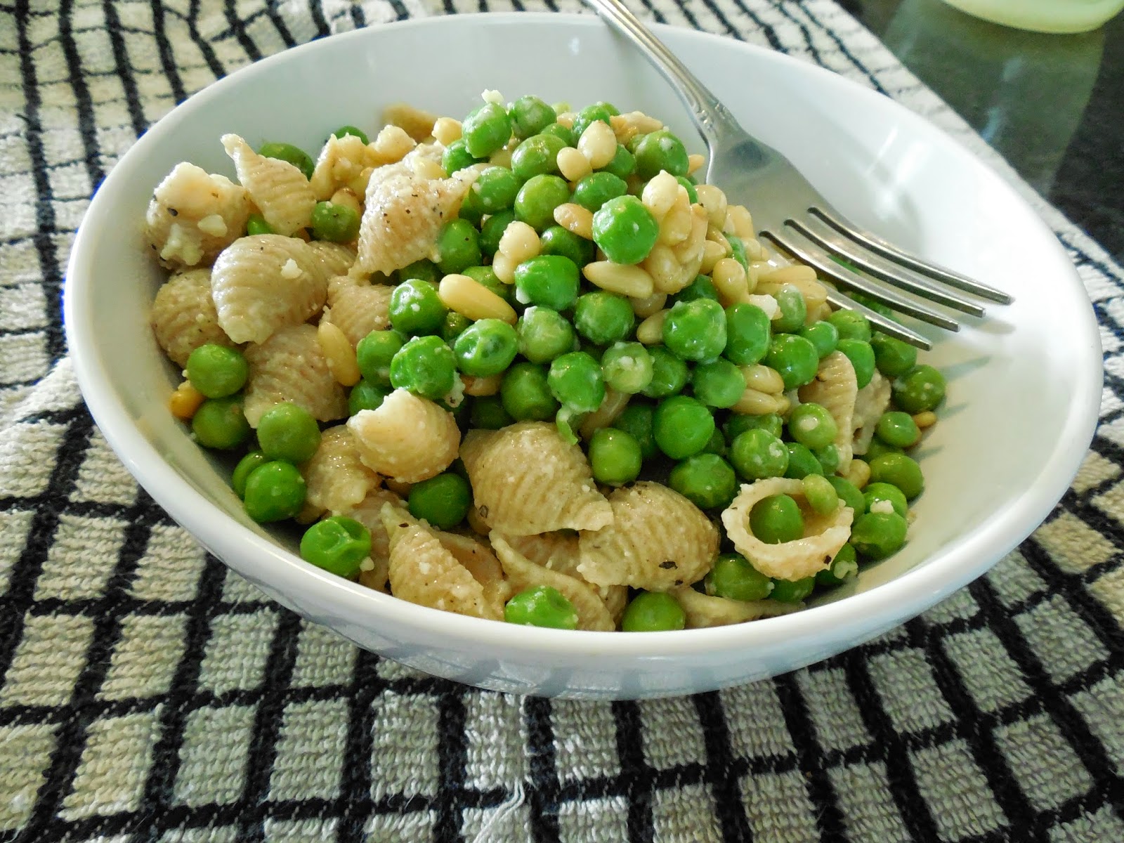 Two Kid Kitchen: lazy pasta