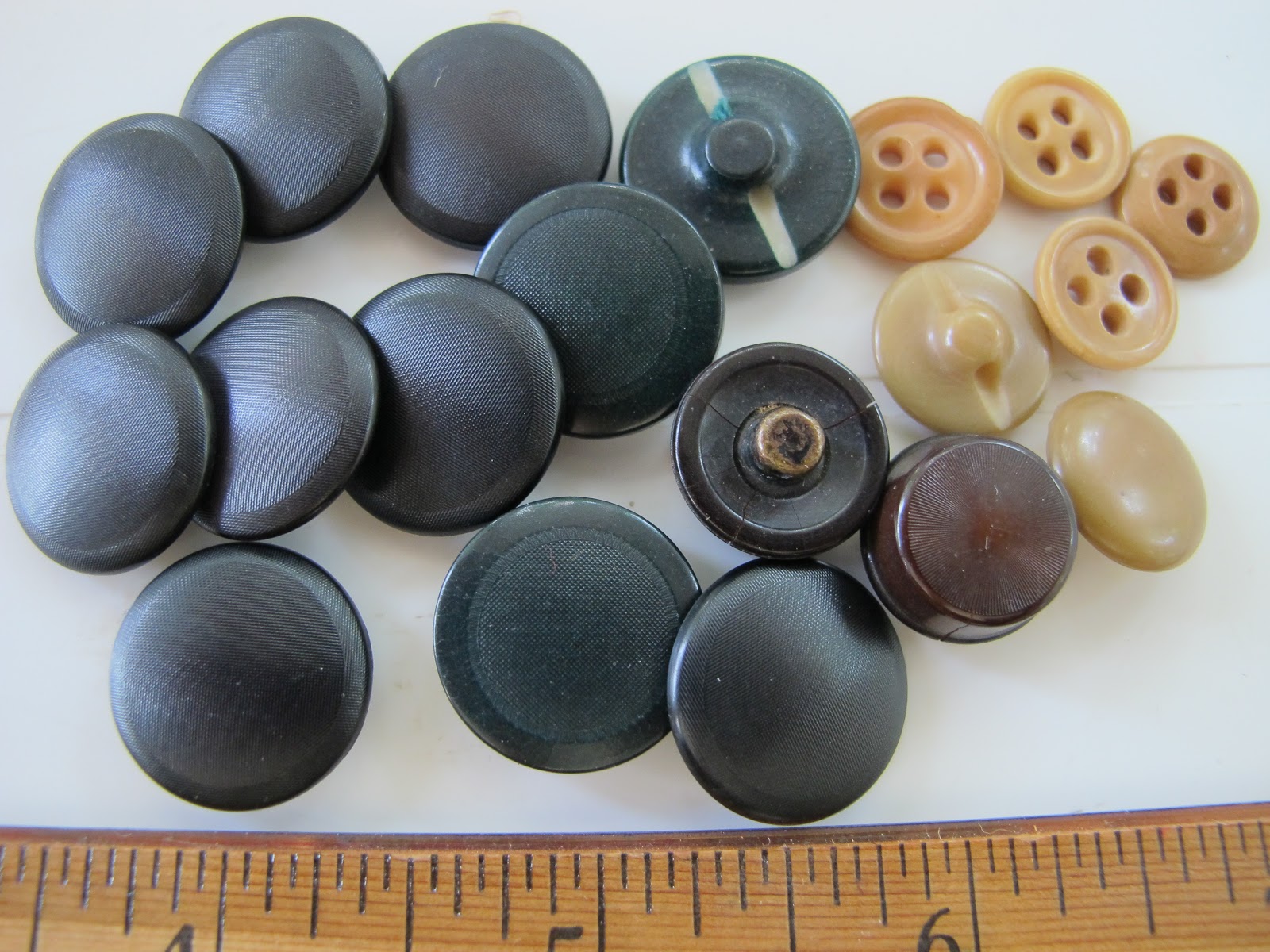 Buttons-n-Books: Antique/Vintage Buttons (all photos and text © Maureen ...