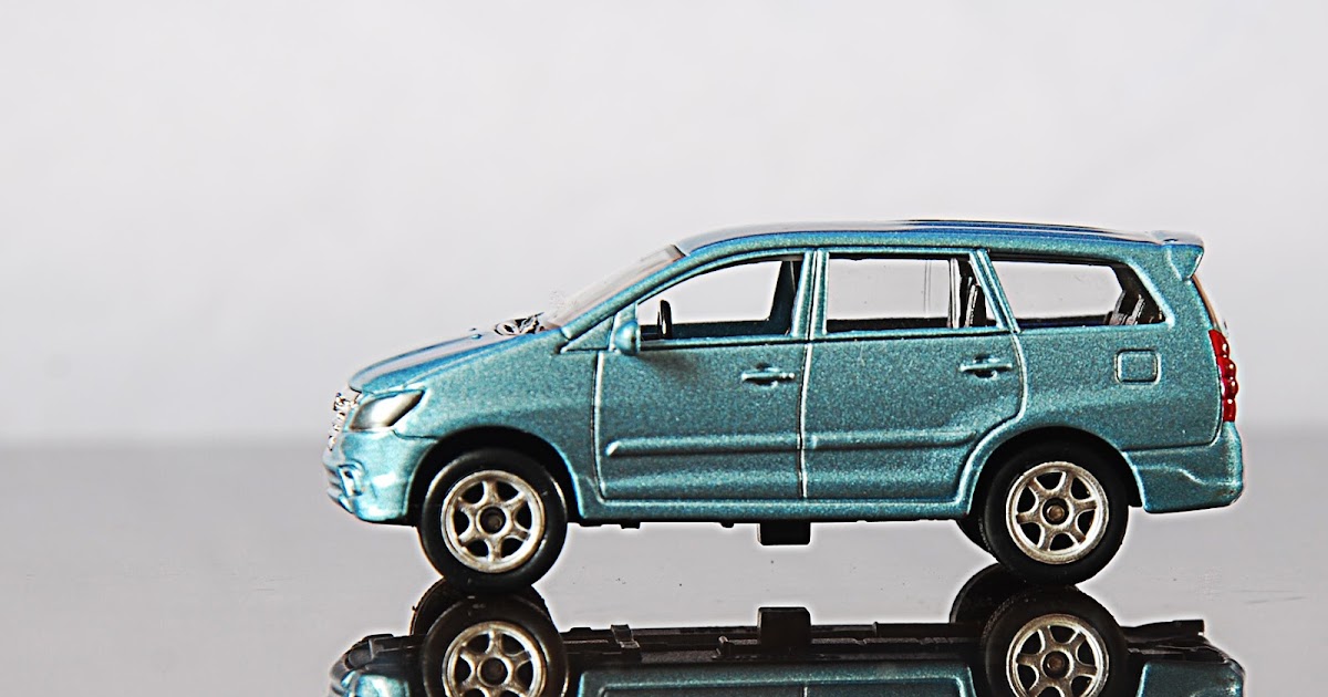 pjm.collectibles: Toyota Innova by Welly