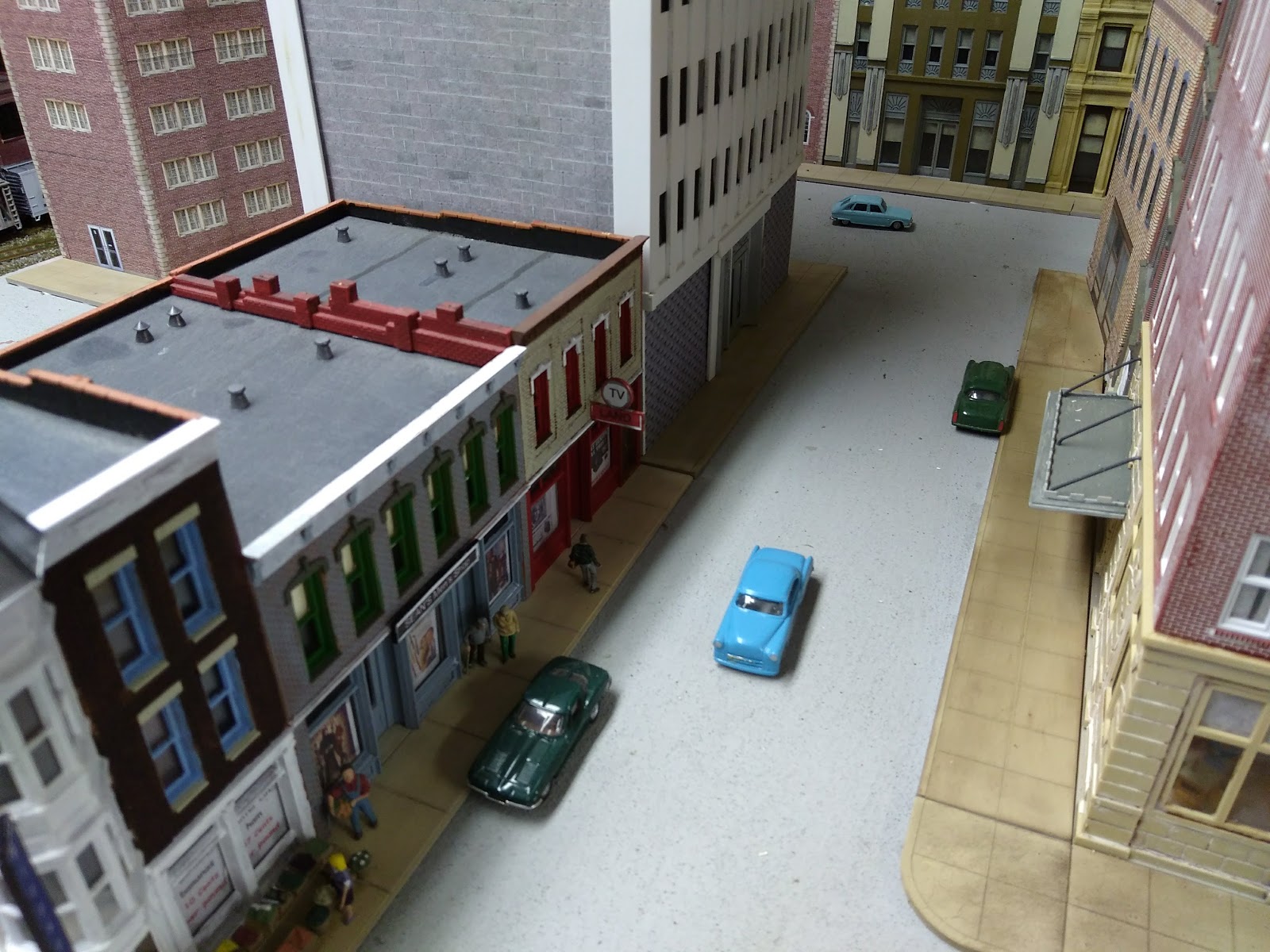 HO scale city sidewalks installed