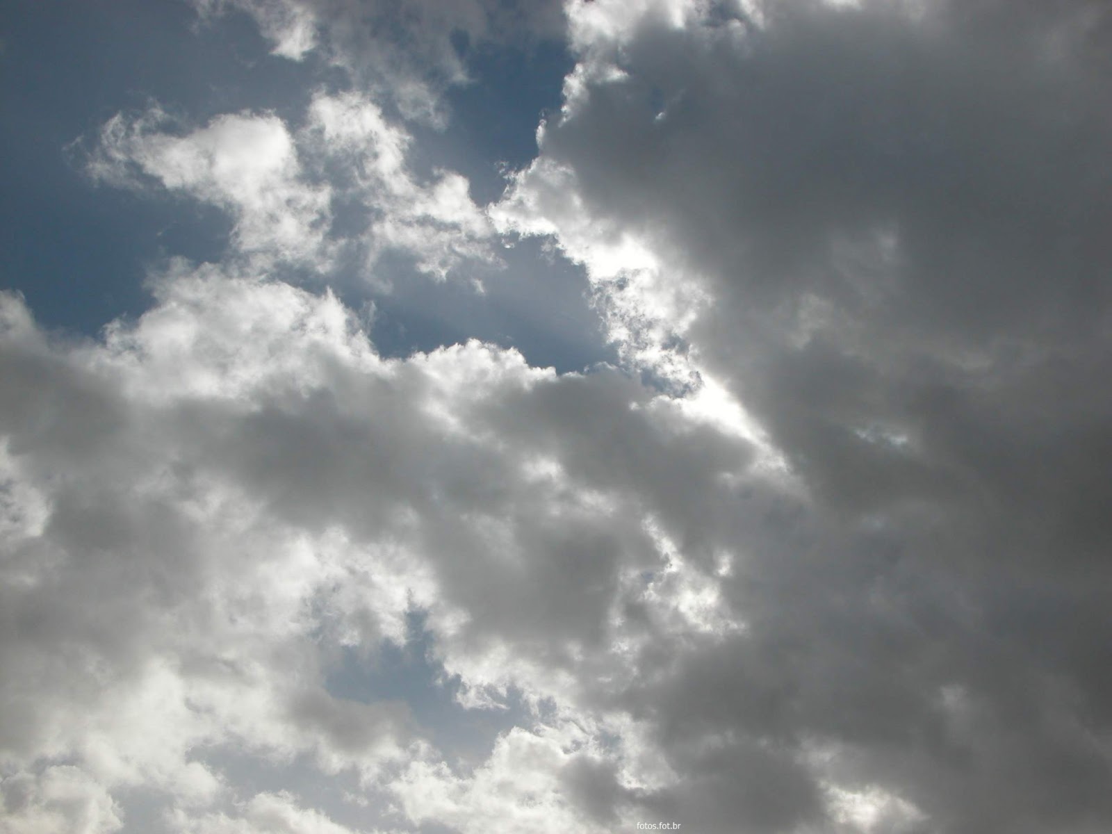 tonypoeta pensamentos: DIA NUBLADO