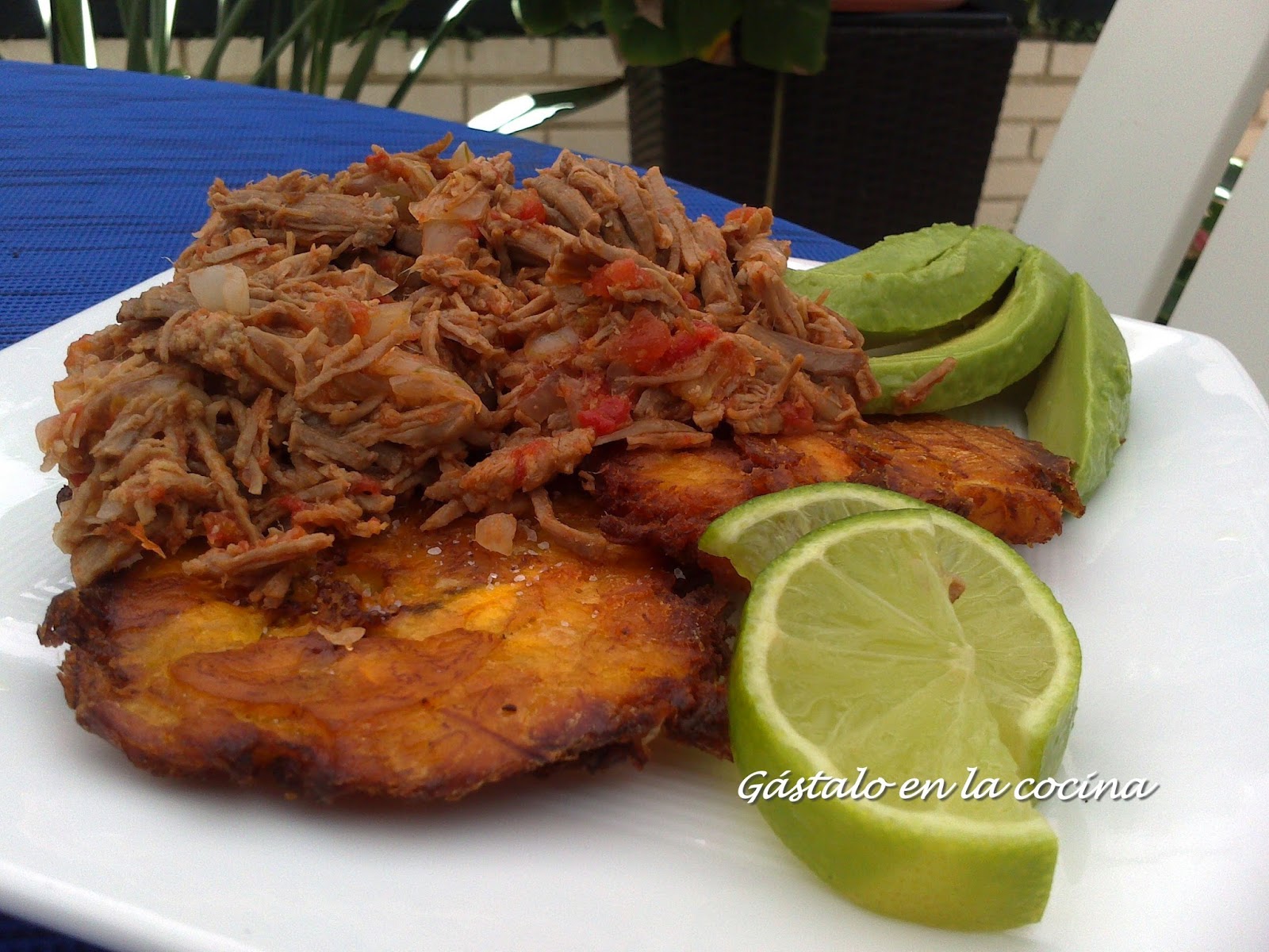 Gástalo en la cocina: PATACONES CON CARNE DESMECHADA