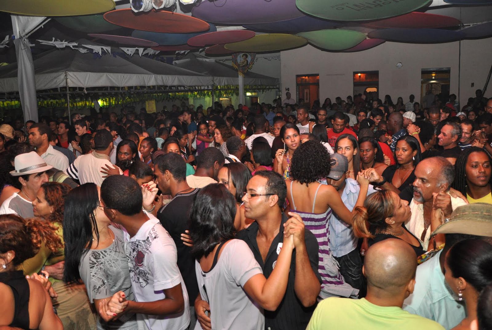 "A história é a essência de inúmeras biografias.": Forró