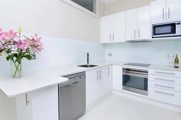 White Splashback @ The Kitchen Design