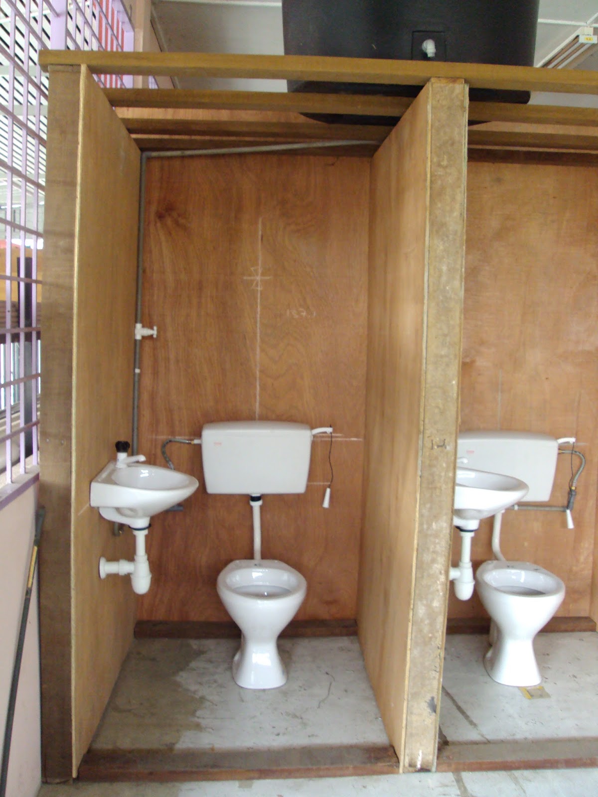 Teknologi Pembinaan: Amali pemasangan paip pvc dari tangki ke sinki dan ...