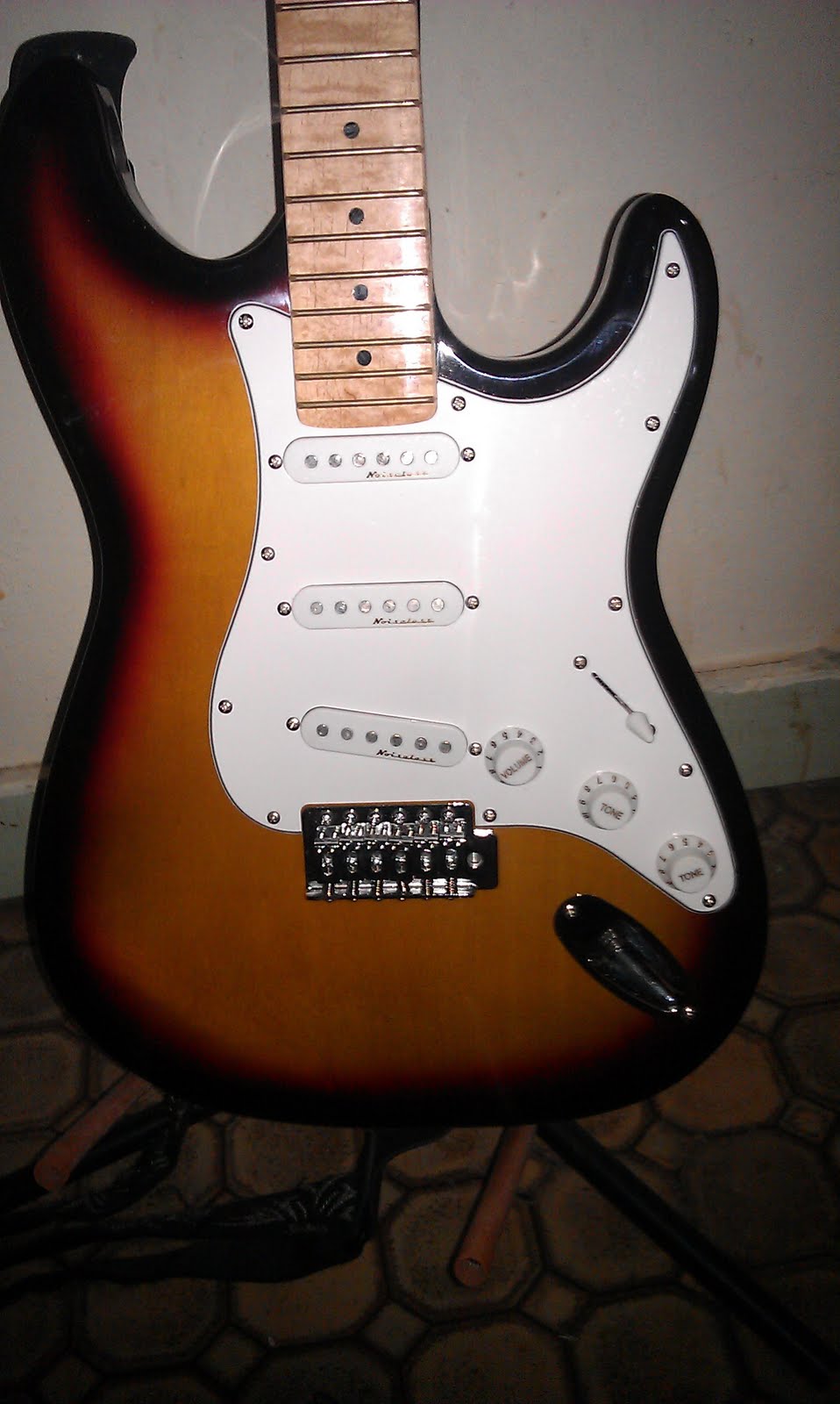 I sell stuff: FAKE Fender Stratocaster for sale - SOLD