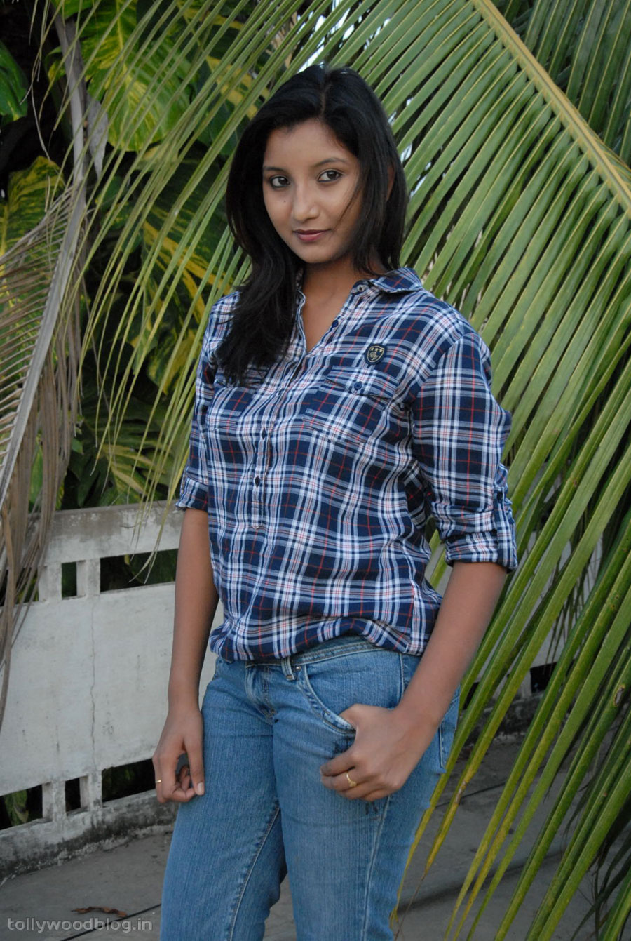 New Actress Vinisha photo Shoot Stills