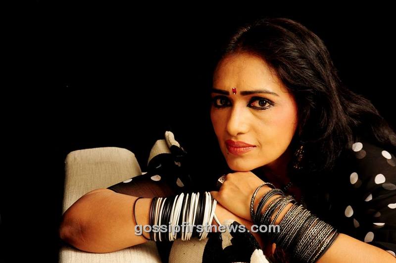 Gossip First Gallery: Nilmini Thennakoon latest photos