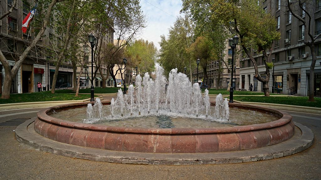 Los bulevar; un ejemplo: Paseo Bulnes de Santiago.-a