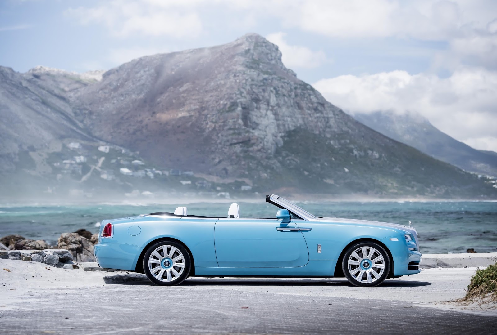 The Motoring World: END OF YEAR UK - ROLLS ROYCE - The luxury brand has ...