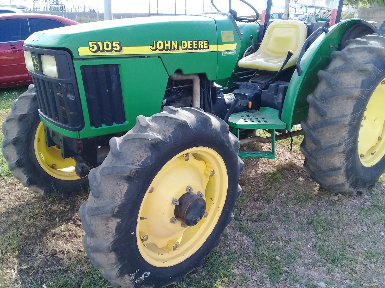 MAQUINARIA AGRICOLA INDUSTRIAL: Tractor John Deere 5105 $14,200 Dlls. 47hp