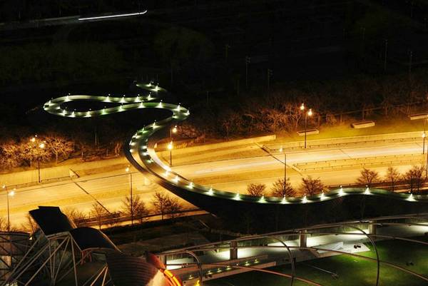 Winding Pedestrian Bridge | Zone Unique