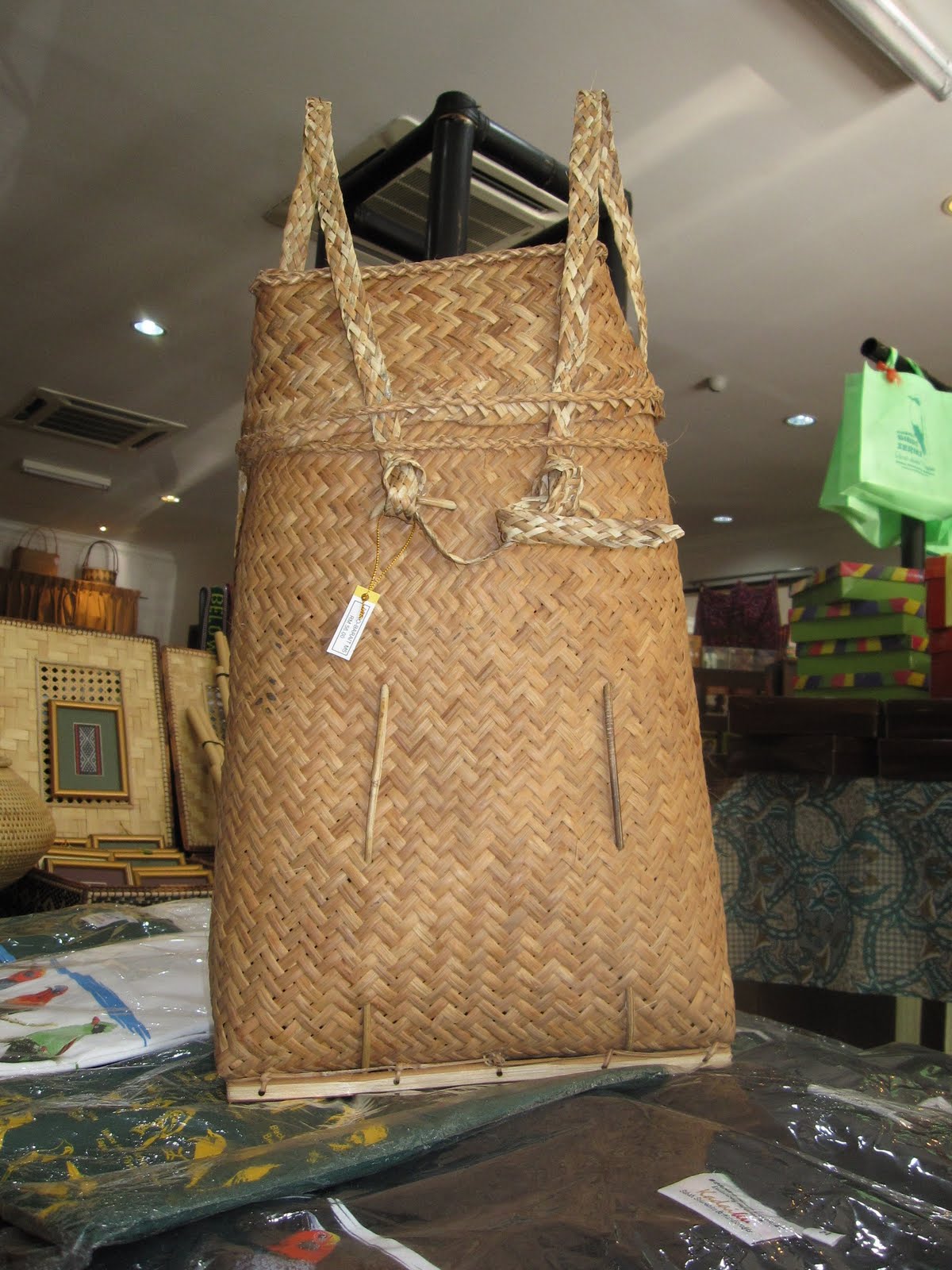 Tempat Menarik Di Sabah Sarawak Dan Semenanjung Malaysia: Kraftangan ...