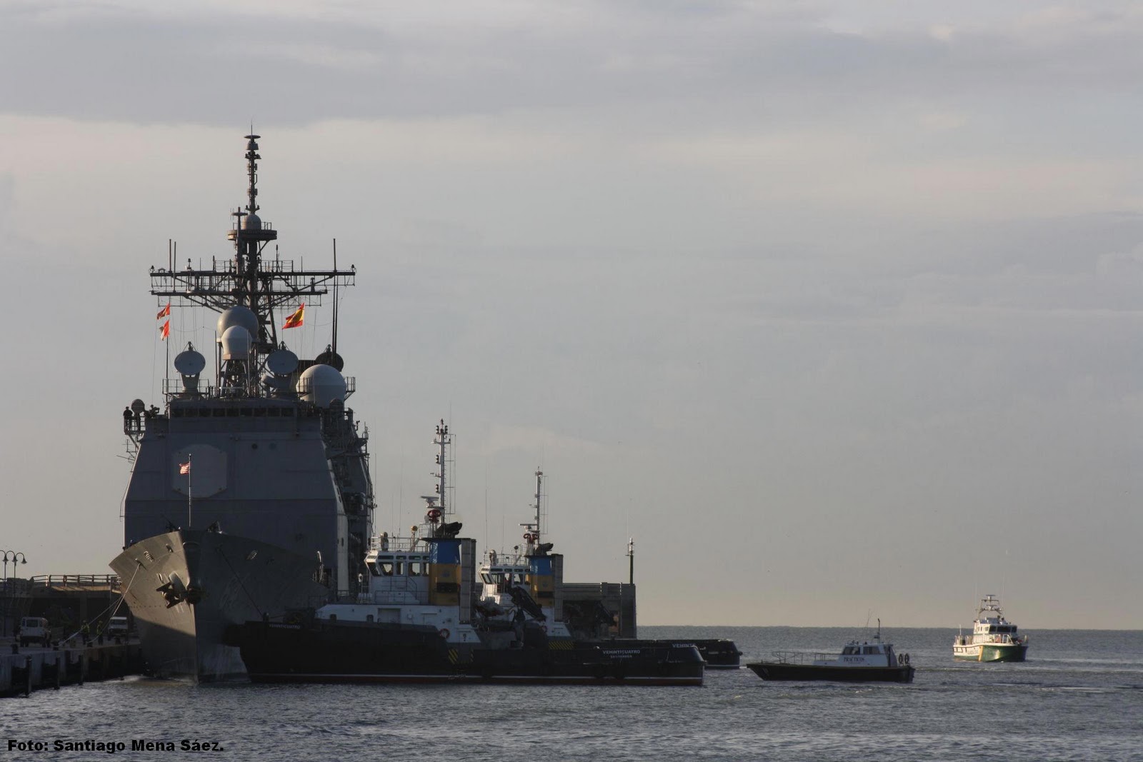 Barcos en Málaga: El CG-64 USS Gettysburg visita Málaga.