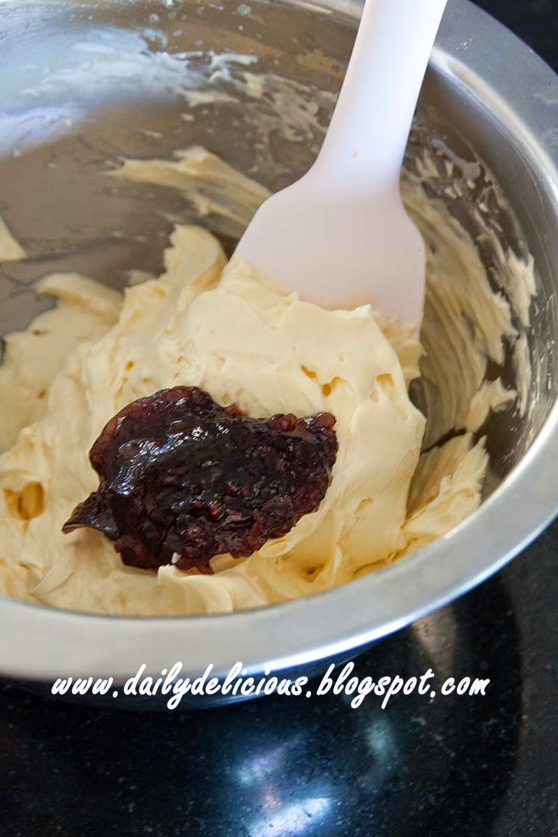 dailydelicious: Red berry Macarons