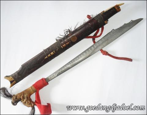 Misteri Pedang Mandau Suku Dayak, Salah Satunya Bisa Melayang Secara Gaib