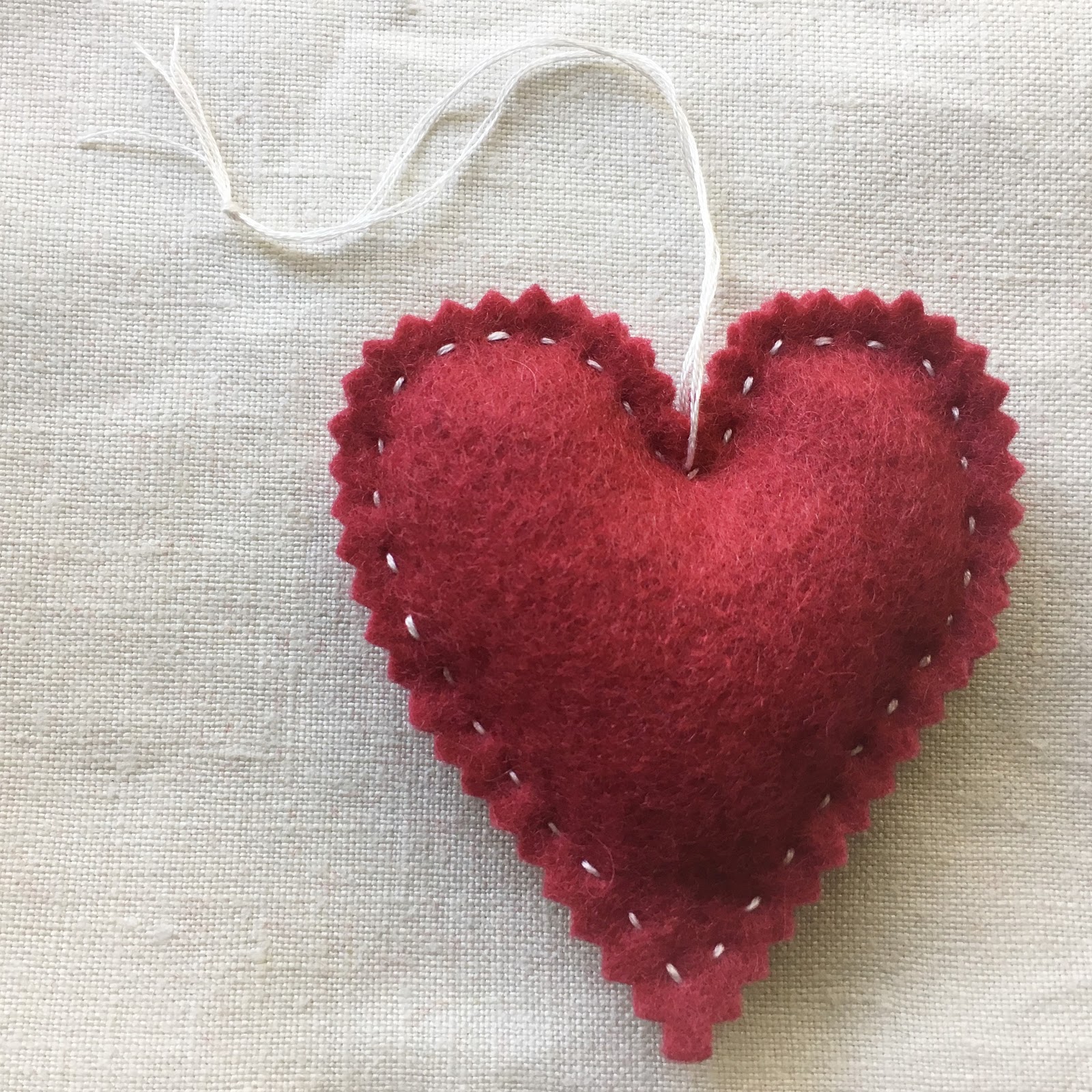 we bloom here: tutorial :: felt heart sachet