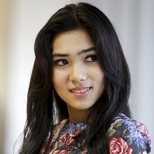 Koleksi Foto-foto Hot dan Seksi Isyana Sarasvati | Naviri Magazine