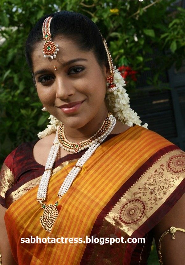 Bhavana Actress Hot: Rashmi Gautam Hot Navel And Armpit Show in Saree ...