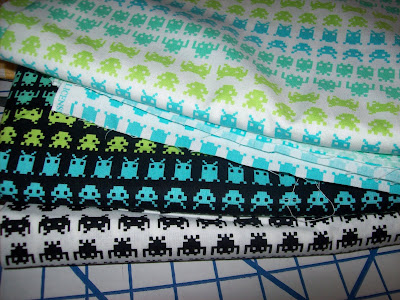 Momtastic Stitchery: Wooden pigs + space invaders fabric =? (AWESOME)