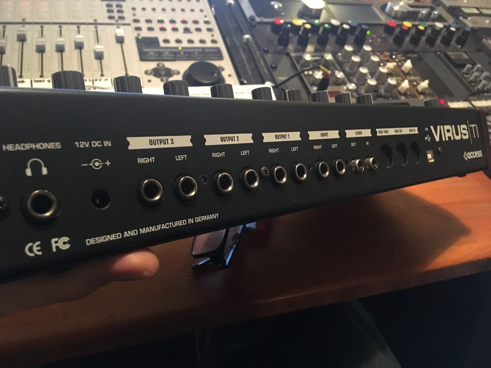 MATRIXSYNTH: Access Virus Ti Desktop