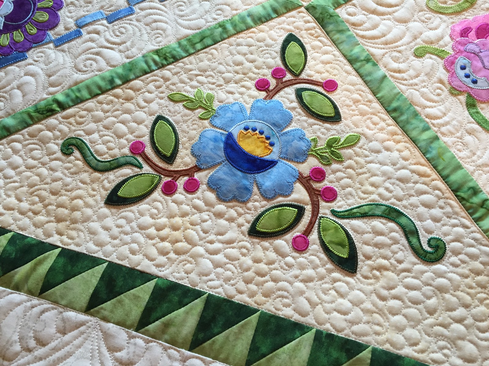 Carrie On The Prairie: Mona's Floral Applique Quilt