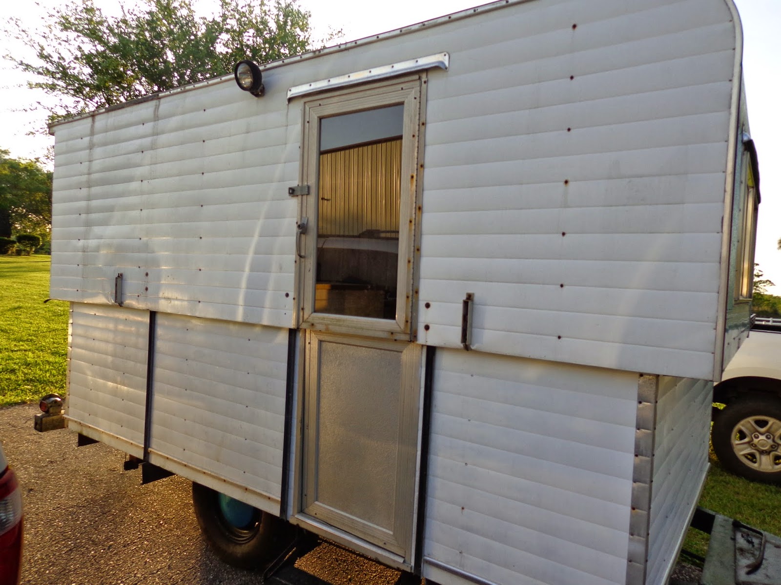 Things and Stuff: Vintage Hi-Lo Camper