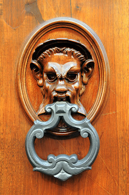 TRUCADORS / PICAPORTES / ALDABAS / DOOR KNOCKER: de desembre 2012