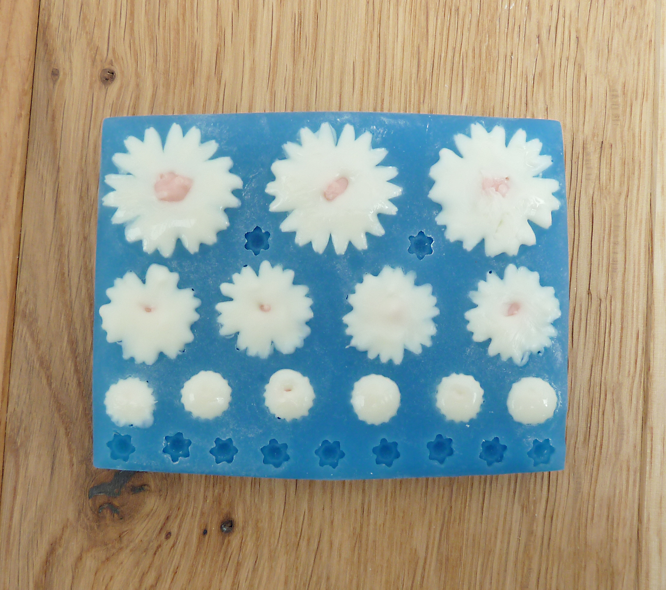 Candy Melt Daisies | Craft me Happy!: Candy Melt Daisies