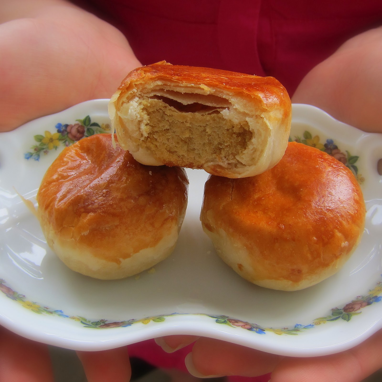 Traditional Chinese Cakes at Tangkak Traditional Bakery in Tangkak ...