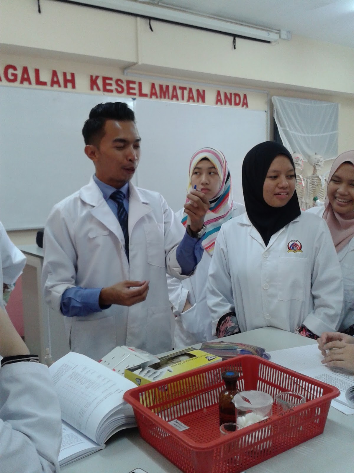 Makmal Sains Sekolah