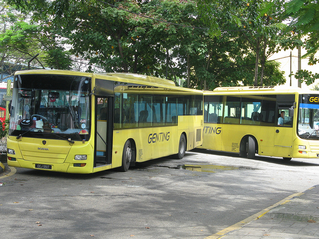 IPOH MALAY: Bas Bawa 53 Penumpang Jatuh Gaung Di Genting Highlands : 37 ...