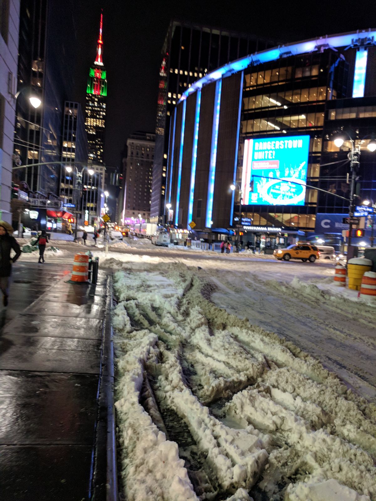 CHINAR SHADE : SNOW FALL IN MANHATTAN NEW YORK..JANUARY 2018
