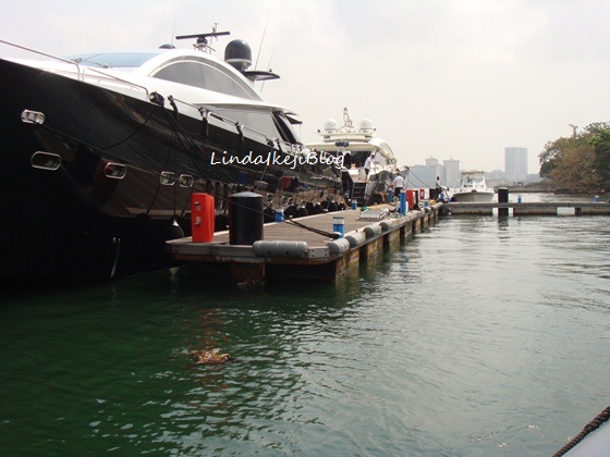 Aliko Dangote acquires multi million Naira luxury Yacht - Nigeria Gist