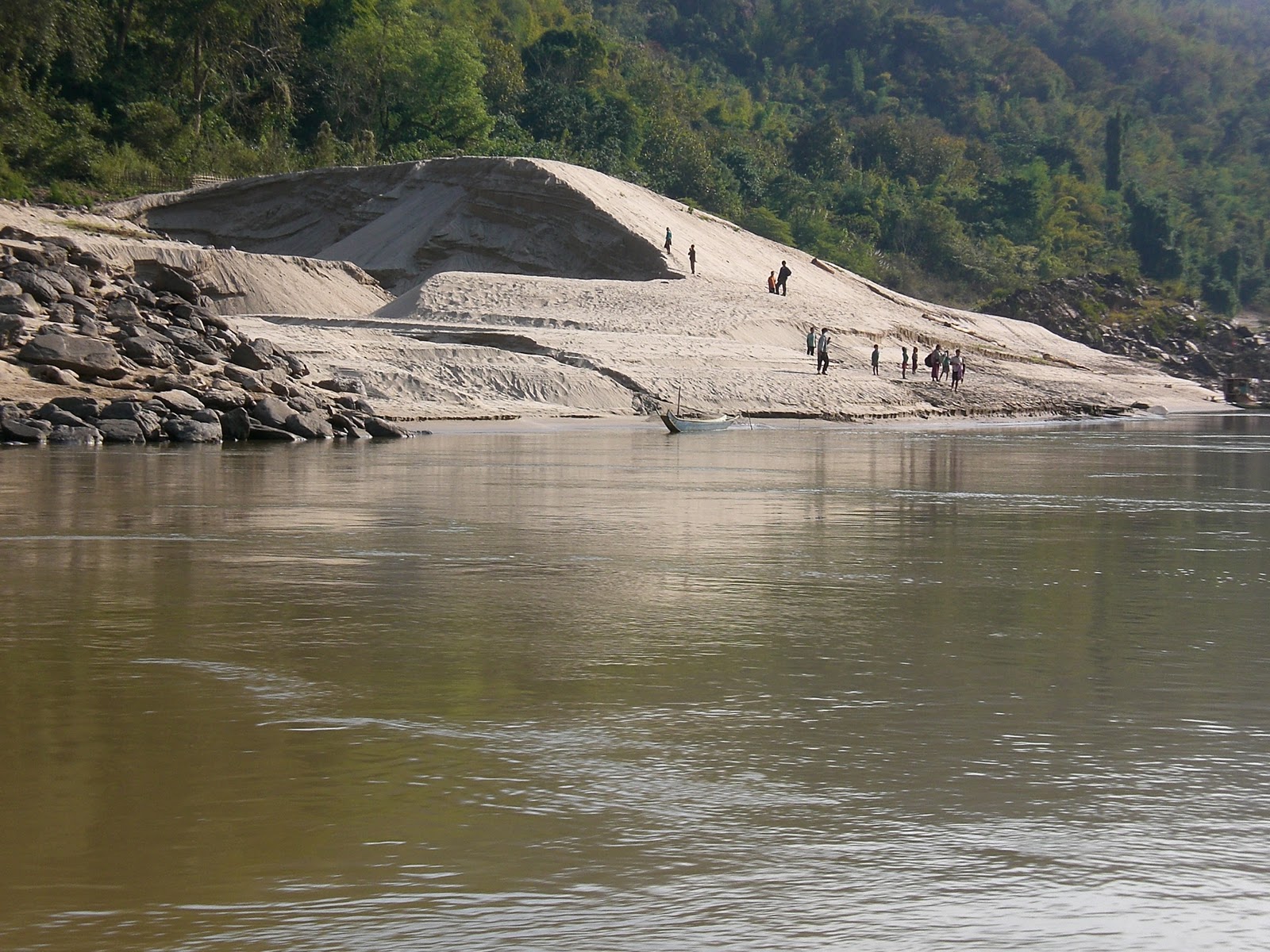 SLOW UP TRAVEL: LAOS: NAVIGANDO SUL FIUME MEKONG