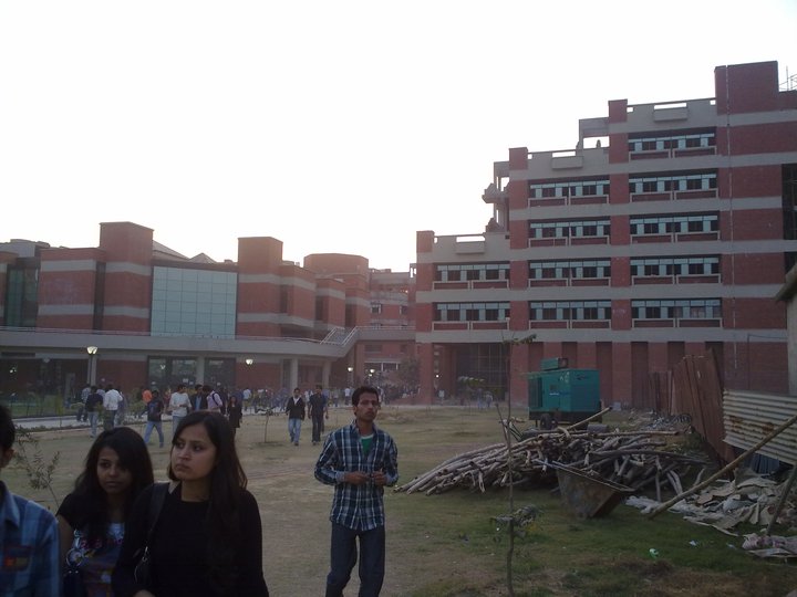 Amir Khan: Guru Gobind Singh Indraprastha University (GGSIPU)