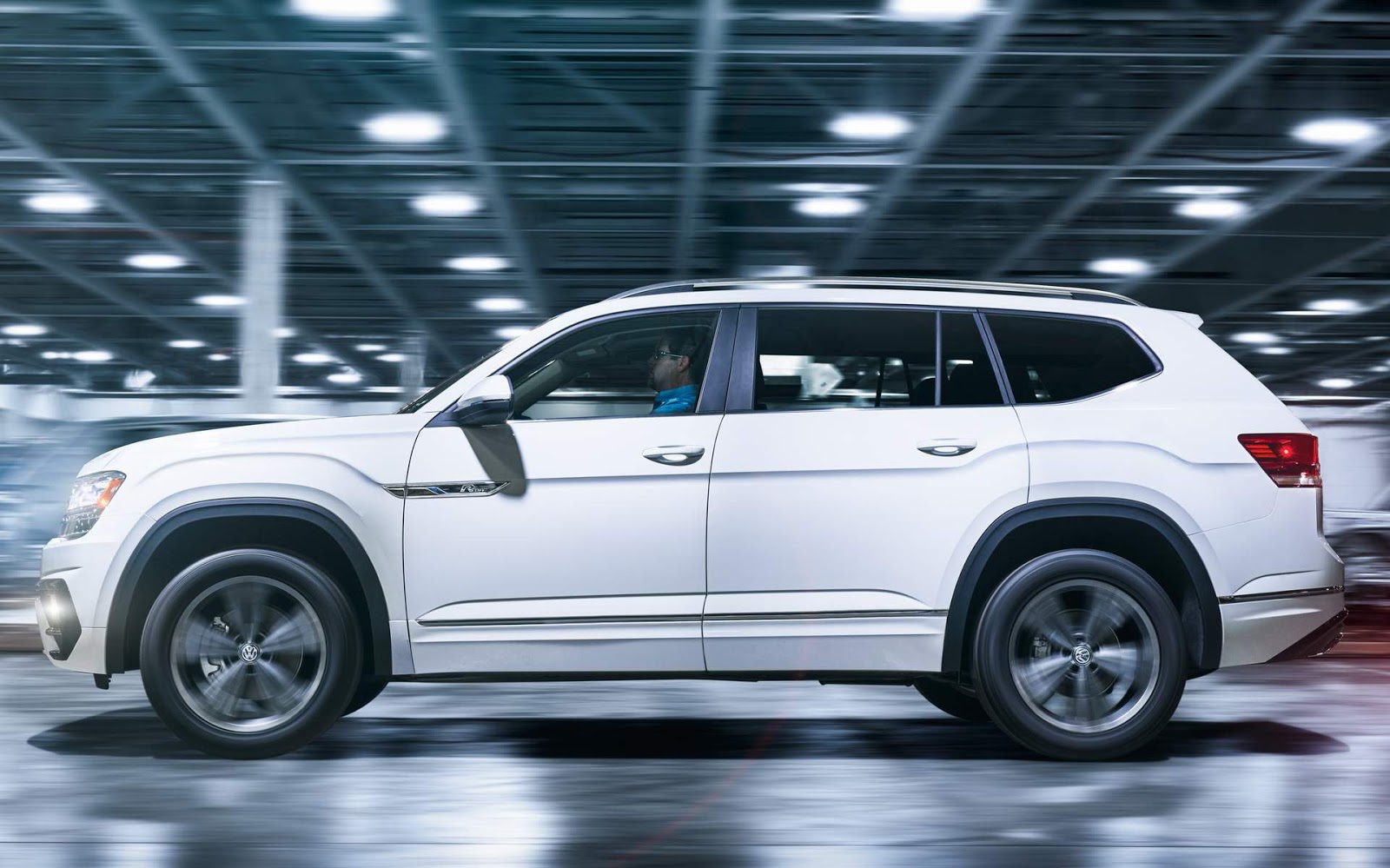 Volkswagen Atlas recebe pacote esportivo R-Line opcional