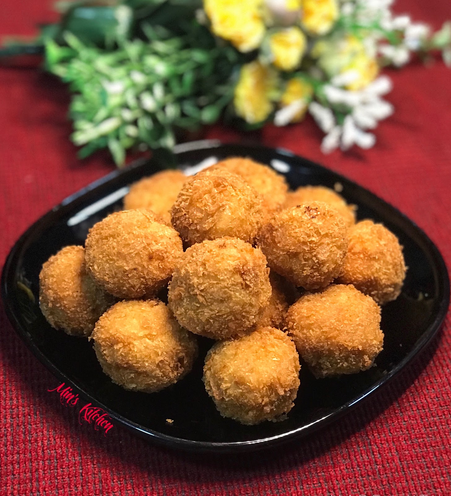Min's Kitchen: Golden Crispy Chicken Balls (金碧辉煌鸡肉球)