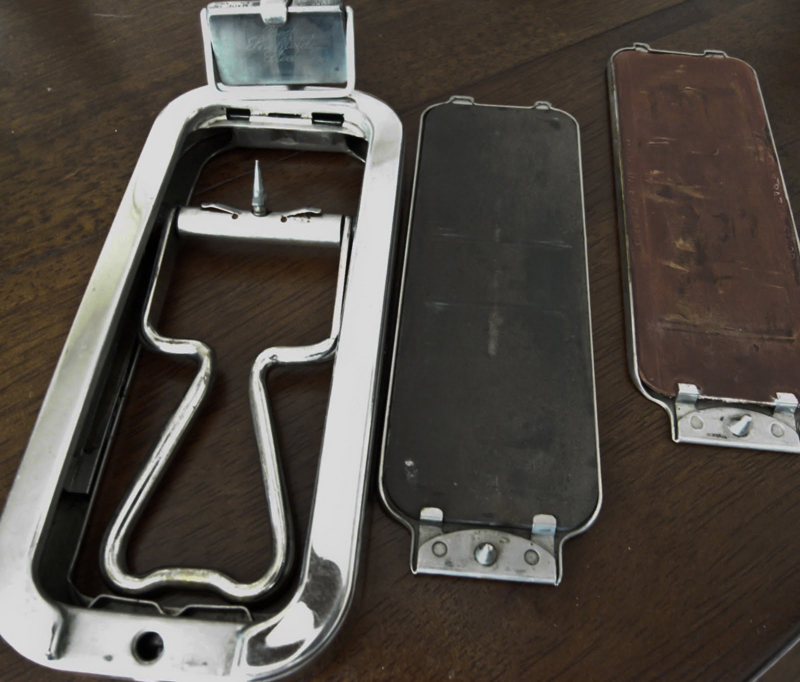 JAWES: The "Rolls" of Razors