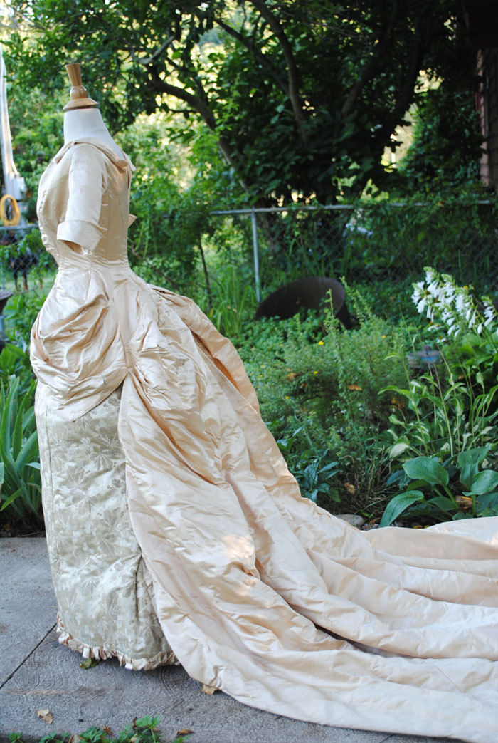 All The Pretty Dresses: Natural Form Era Wedding Gown