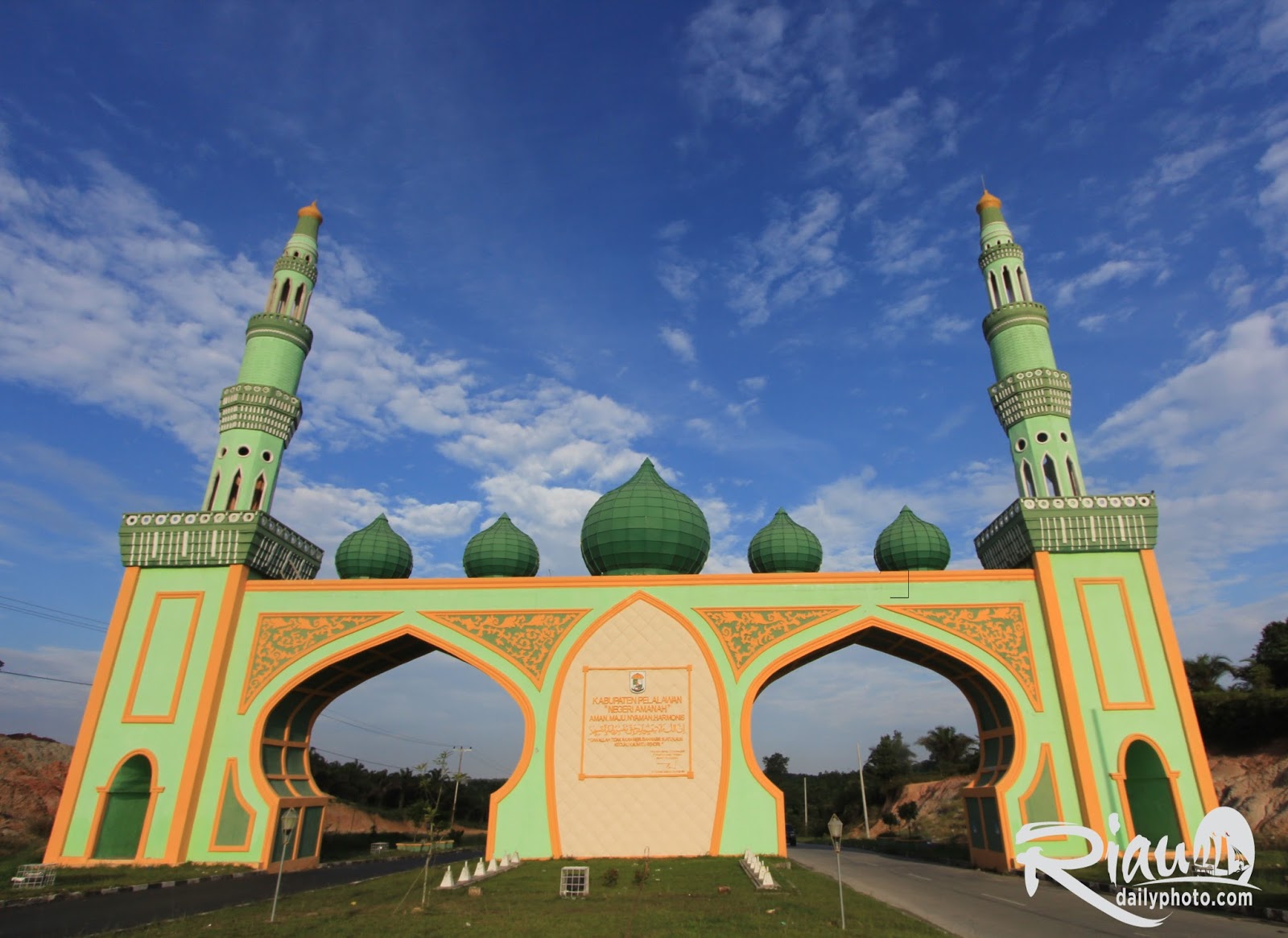 GERBANG PANGKALAN KERINCI | RIAU DAILY PHOTO