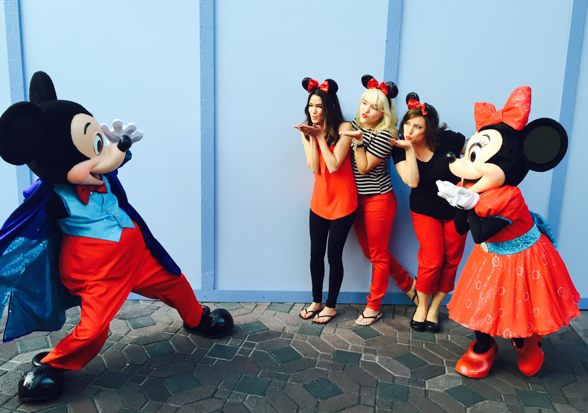 Simple Trick to Getting FUN Disney Character Photos