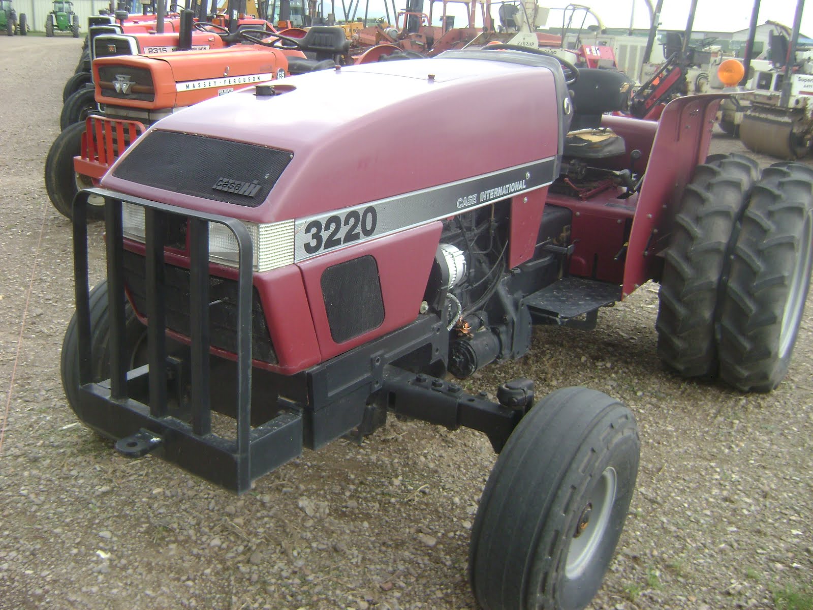 MAQUINARIA AGRICOLA INDUSTRIAL: Tractor Case International 3220 $10,000 ...