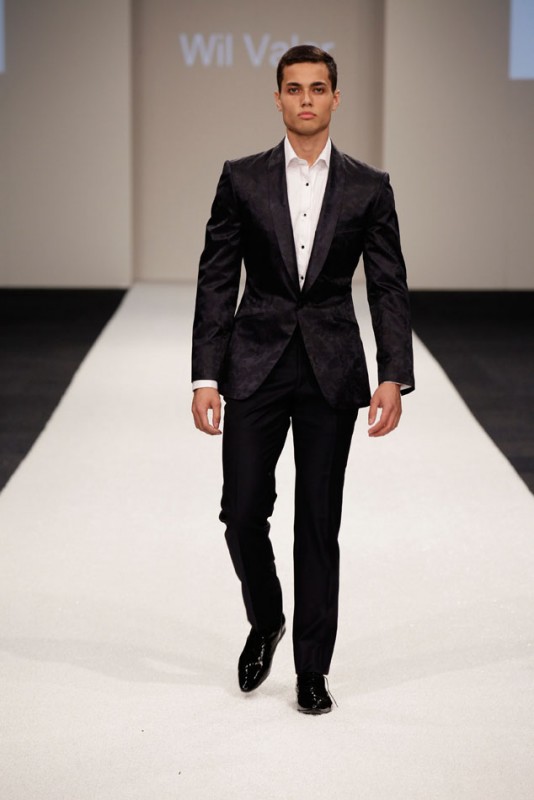 Fashion Bespoke Suits Online: Two Button Suit