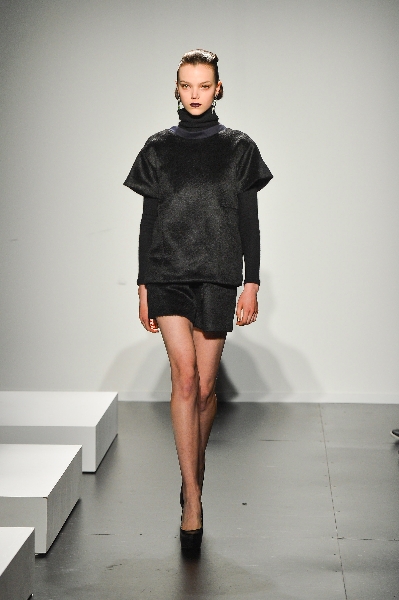 THE BRUNETTES: Retro-Modern Sophistication Runways: Classic Elegance ...