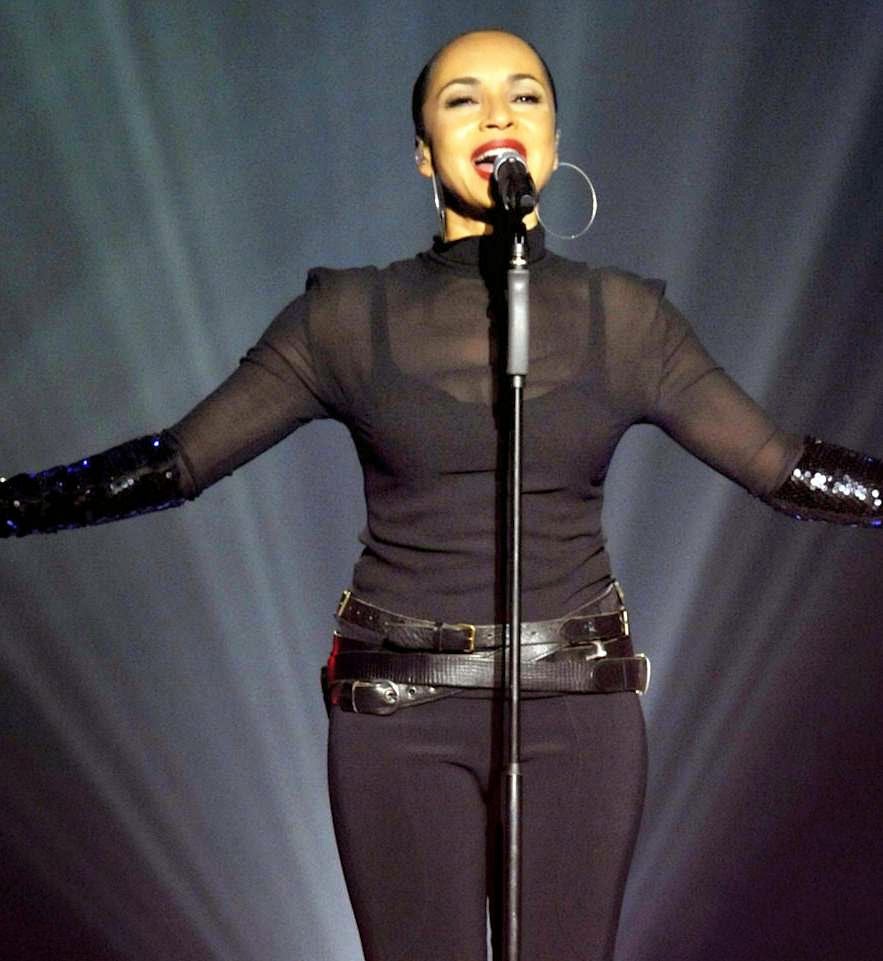Biografia SADE aka HELEN FOLASADE ADU aka cantareata Hipnotica cu voce ... Biografia SADE aka HELEN FOLASADE ADU aka cantareata Hipnotica cu voce ...