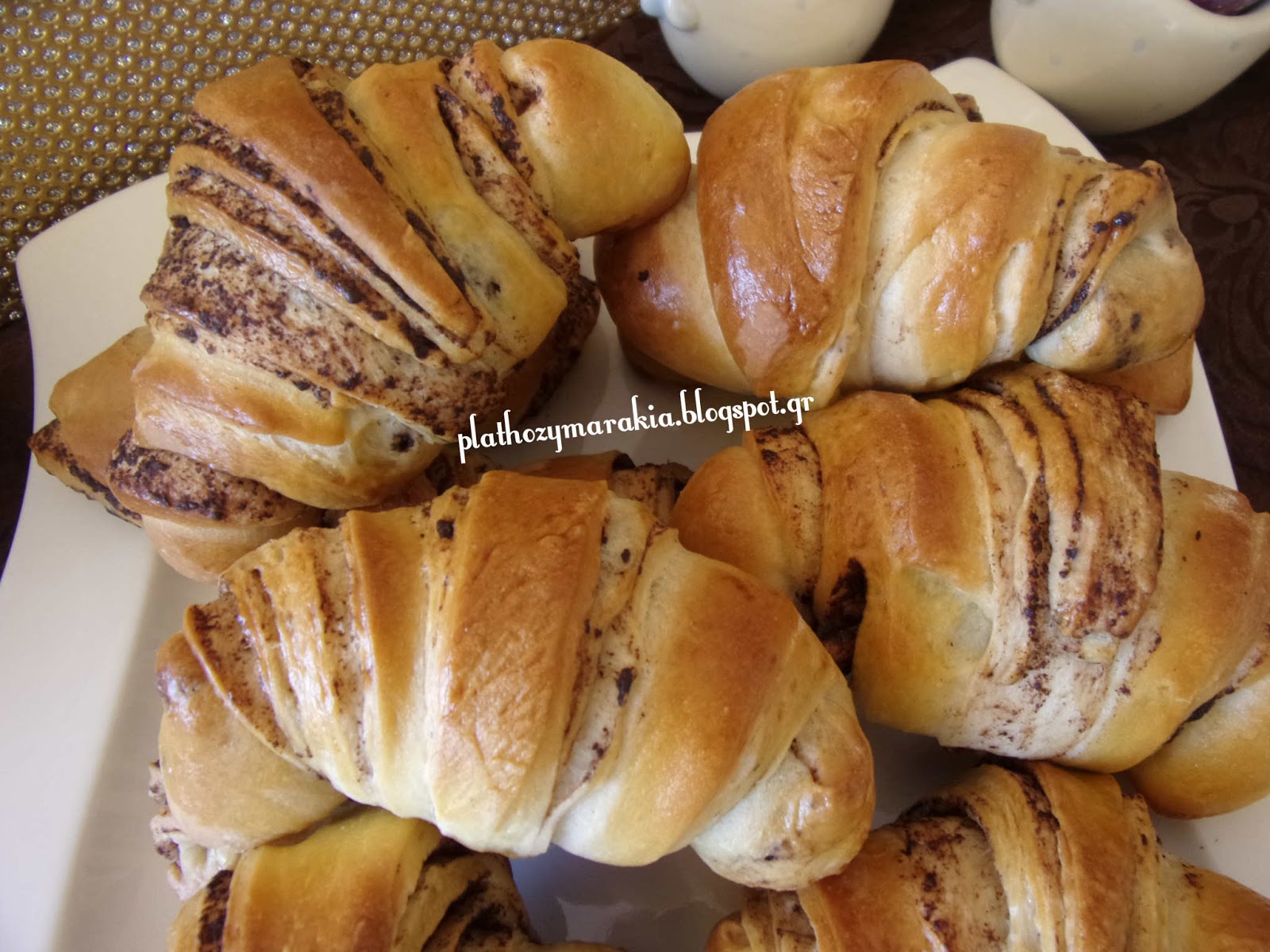 ΠΛΑΘΩ ΖΥΜΑΡΑΚΙΑ ΜΕ ΤΑ ΔΥΟ ΧΕΡΑΚΙΑ ..: ΚΡΟΥΑΣΑΝ ΜΕ ΣΟΚΟΛΑΤΑ