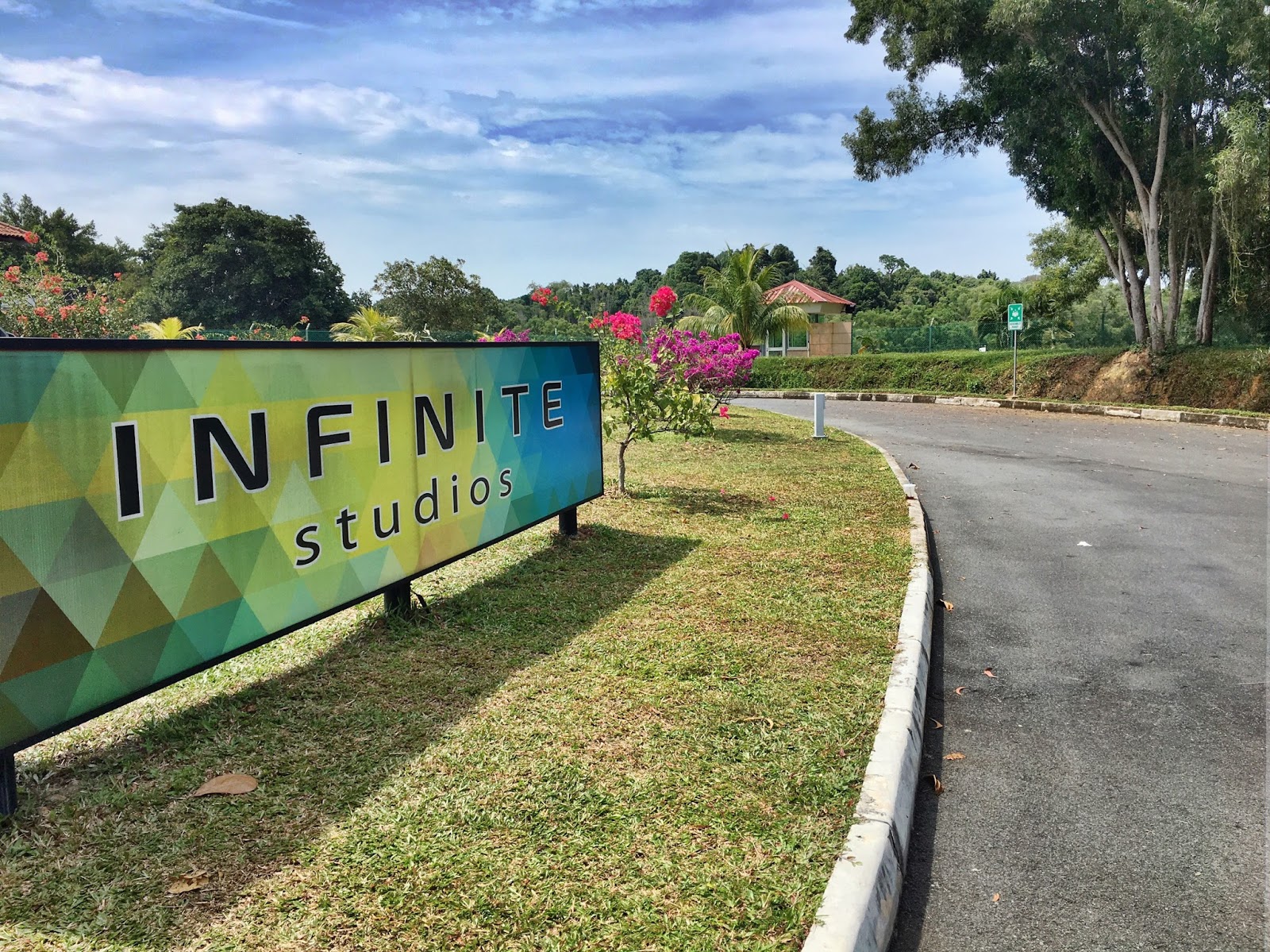 Infinite Studio Kinema Batam, Dunia Dalam Film - livejournalofasad.com