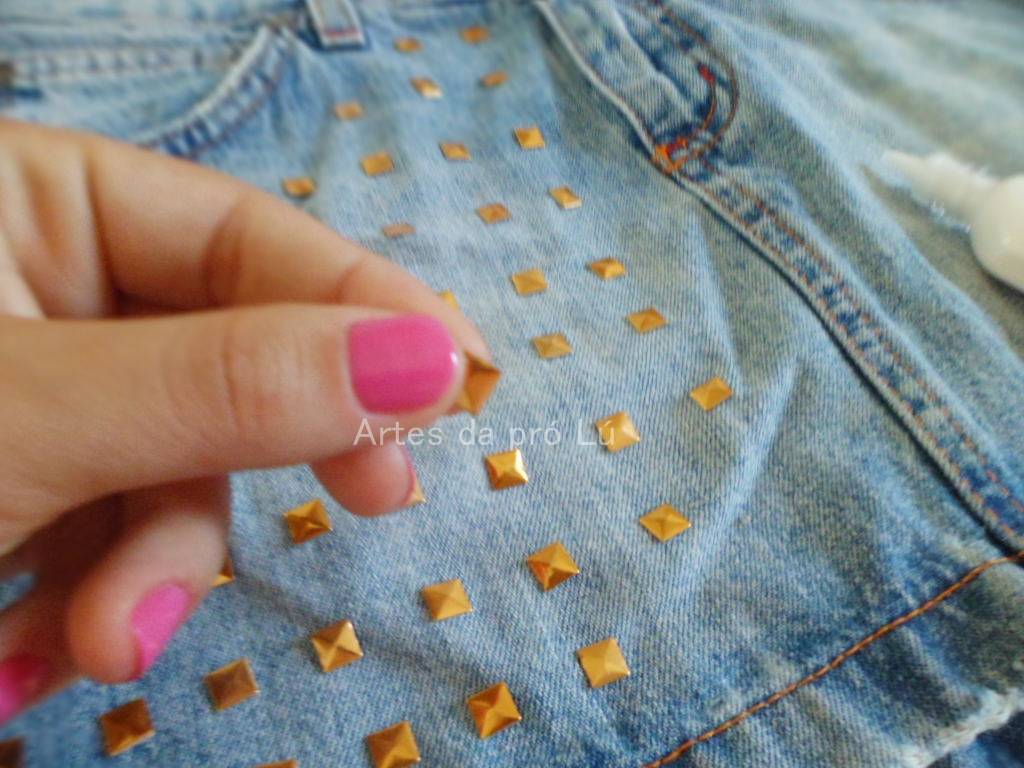 Artes da Pró Lú: Customizando Roupas com Tachinhas.